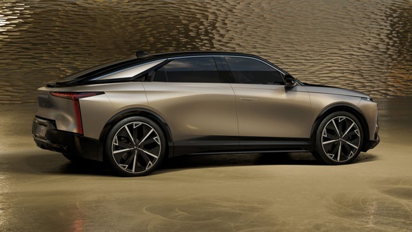 2025 DS N°8 revealed as French electric flagship