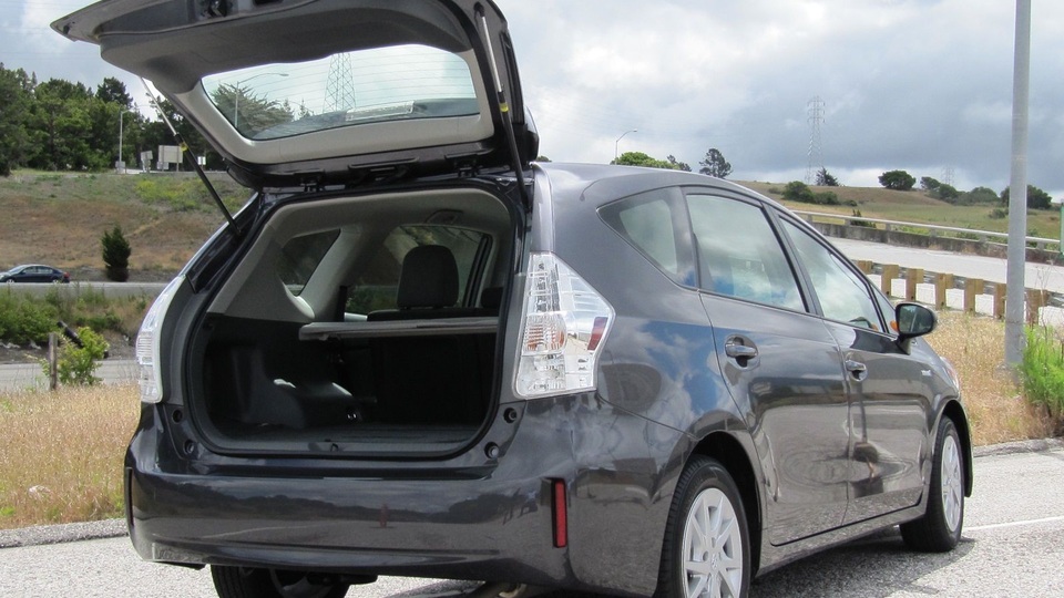 Prius Alpha - Green Car Photos, News, Reviews, and Insights - Green Car ...