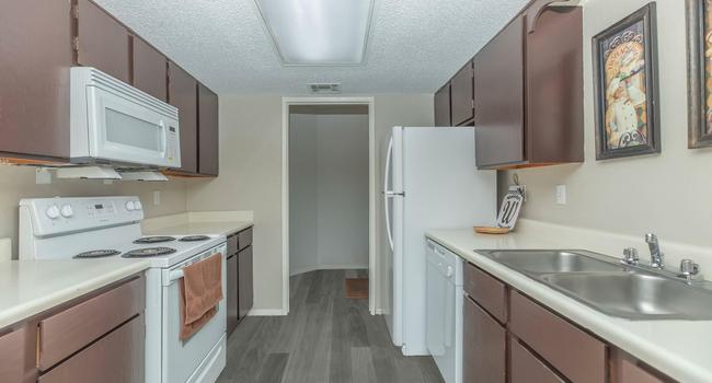 WindTree Apartments Reviews - El Paso, TX | 2990 Trawood Drive | 114 ...