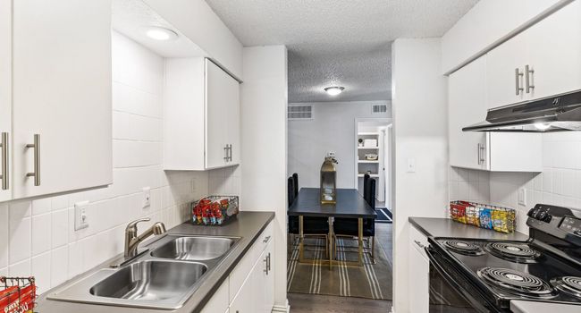 The Estates at Avenstar Apartments Reviews - Houston, TX | 10950 Briar ...