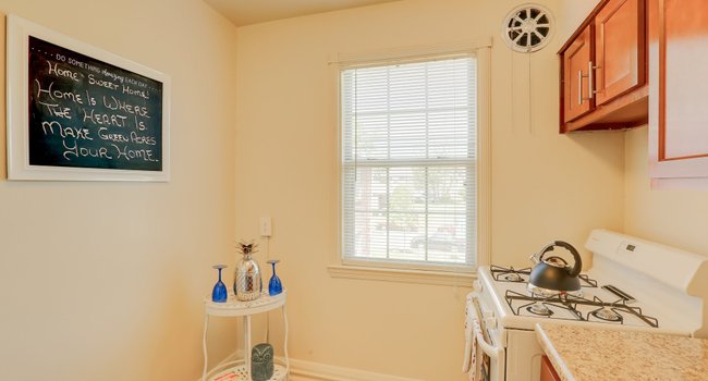 Green Acres Apartments Reviews - Baltimore, MD | 3601 Labyrinth Road ...